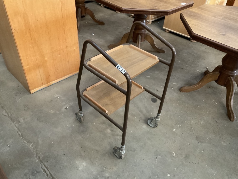 MOBILE TEA TROLLEY | QUARRYSTORE I T242 | Mid Ulster Auctions