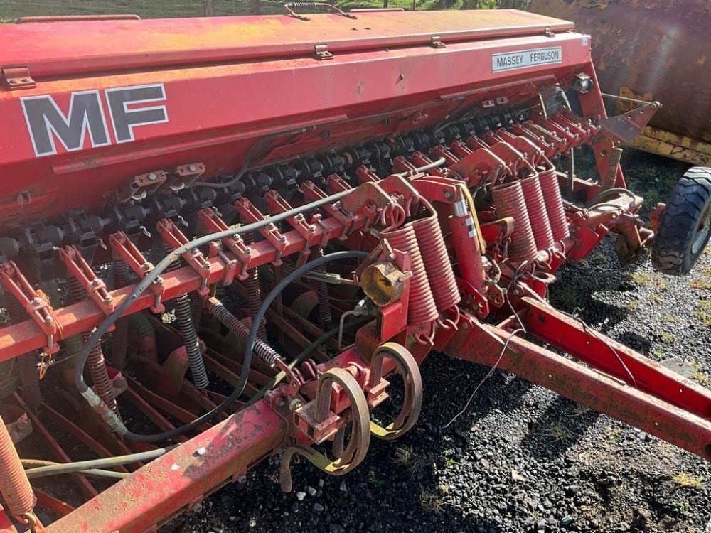MASSEY FERGUSON 30 APPROX. 10FT SEED DRILL | VINTAGE, FARM, HGVs I T252 | Mid Ulster Auctions
