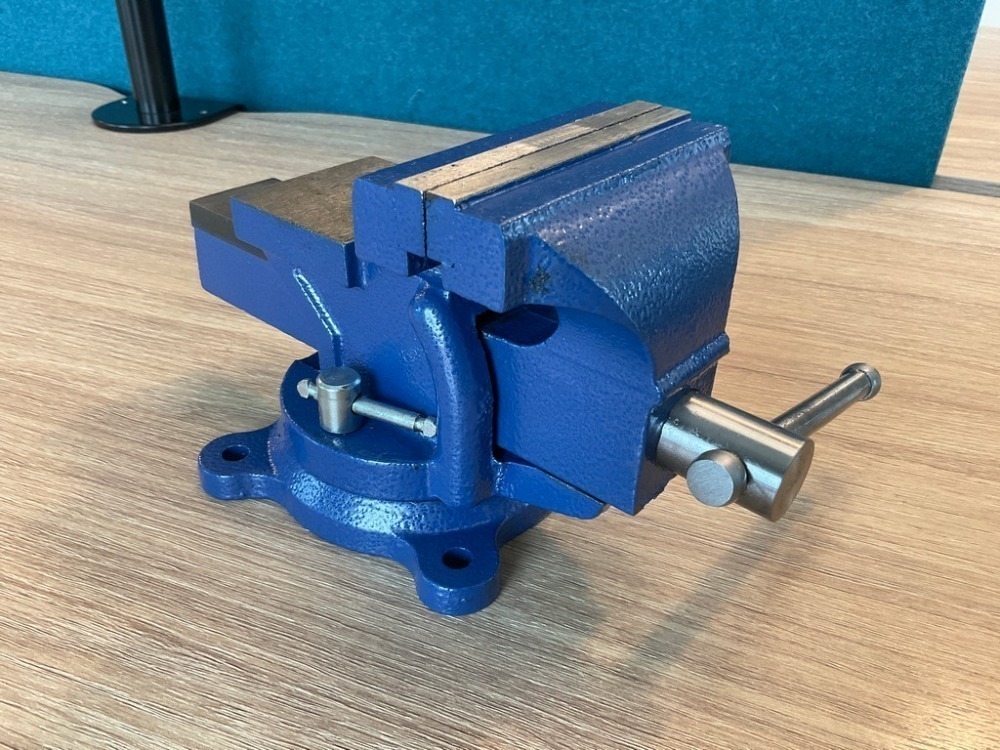 UNUSED 4 IN 1 HEAVY DUTY TABLE VICE | TOOLS | T283 | Mid Ulster Auctions