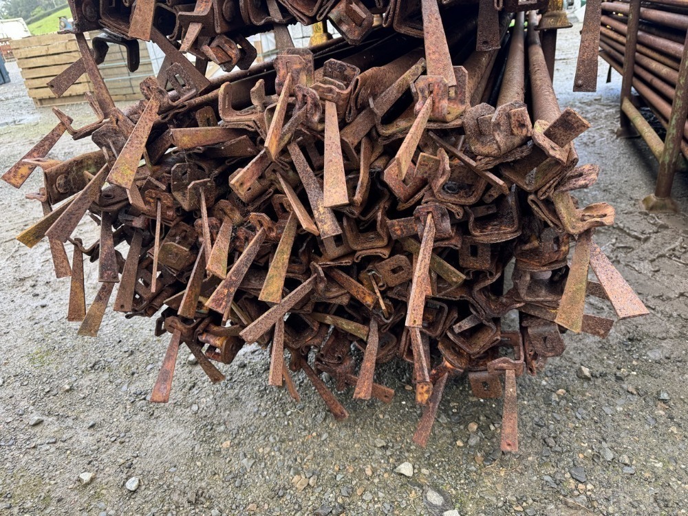 METAL STILLAGE TO INC. APPROX. 60No. 12ft BRACE BARS | MACHINERY I T303 ...