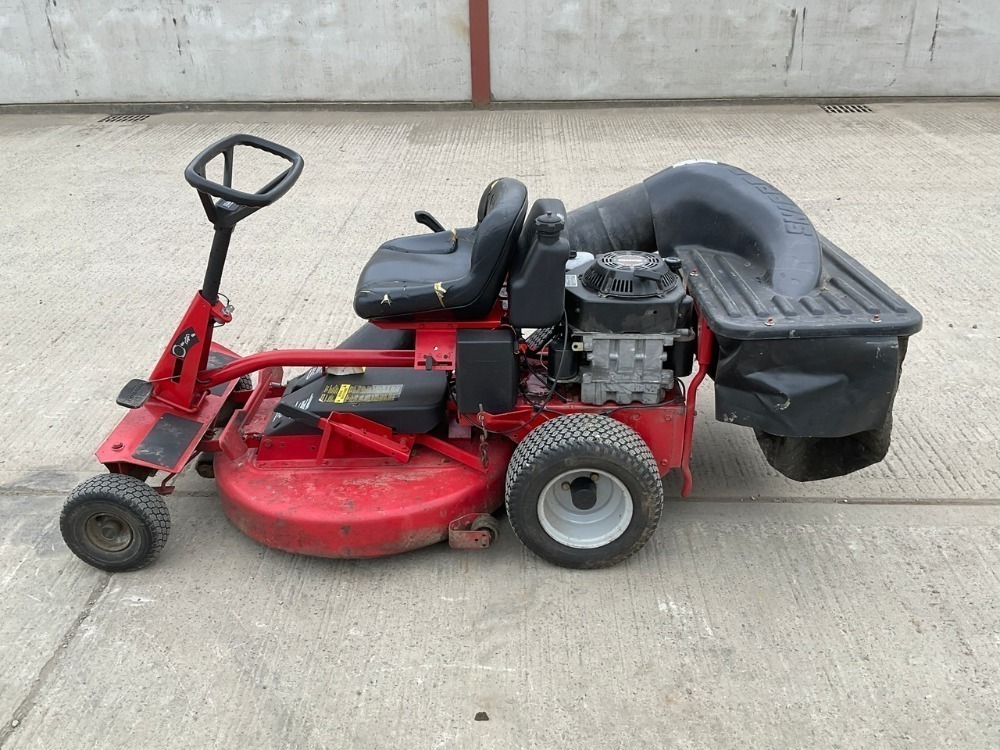 SNAPPER RIDE ON PETROL LAWNMOWER | MACHINERY I T325 | Mid Ulster Auctions